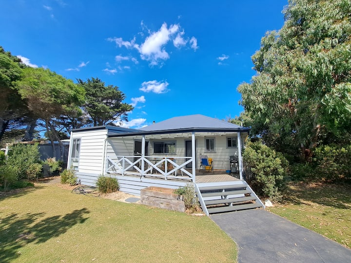 Coastal Cottage Walk To Beach Surf Club + Village. - Venus Bay