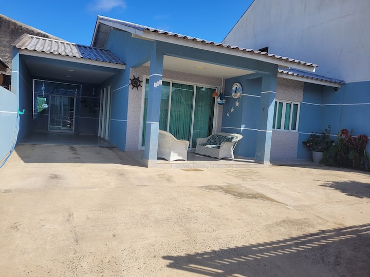 Casa Próxima A Região E Praia Central, Facil Acesso, 4 Quadras Da Praia. Excelente Localização. - Guaratuba