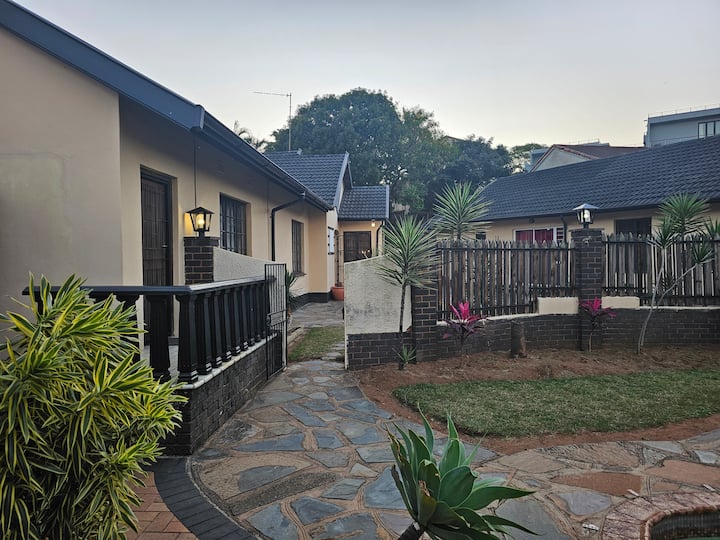 Linsy G/ House Family Unit @ Umhlanga - Umhlanga
