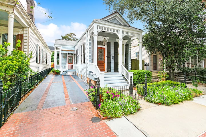 Upstairs In Uptown - New Orleans, LA