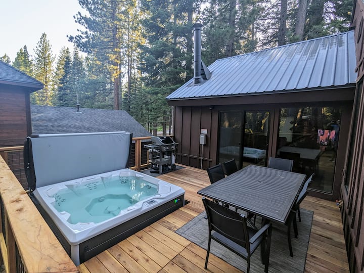 Fun 3 Br Cabin With Hot Tub Near Lake And Skiing - Truckee, CA