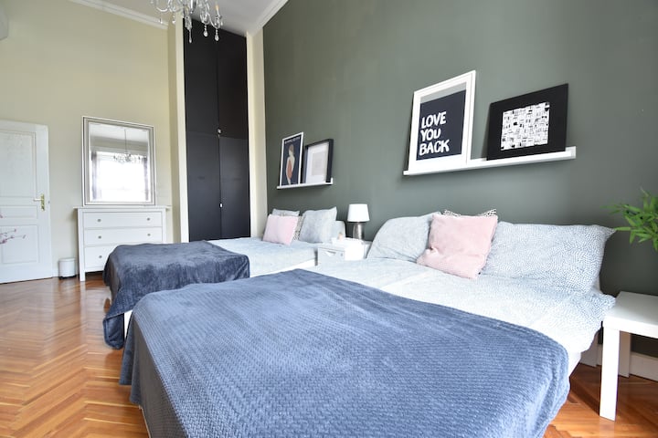 Beautiful Sunny 3 Bedroom 3 Bathroom Flat - Hungría