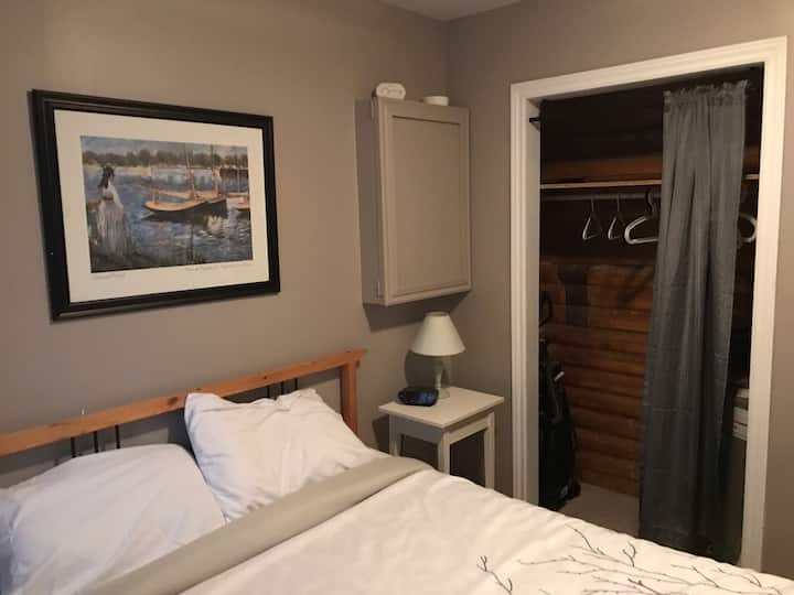 Pet Friendly 1 Bd Cottage With Lake Access No Bf - Barry's Bay