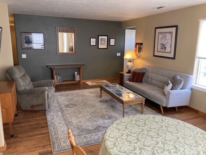 Mountain View Bedroom - Bozeman, MT