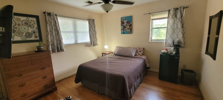 The Azalea Suite In Pensacola - Pensacola, FL