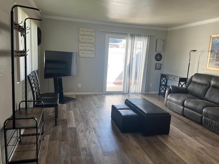 Cozy Santa Clarita Home, Near Six Flags & Trails - Santa Clarita