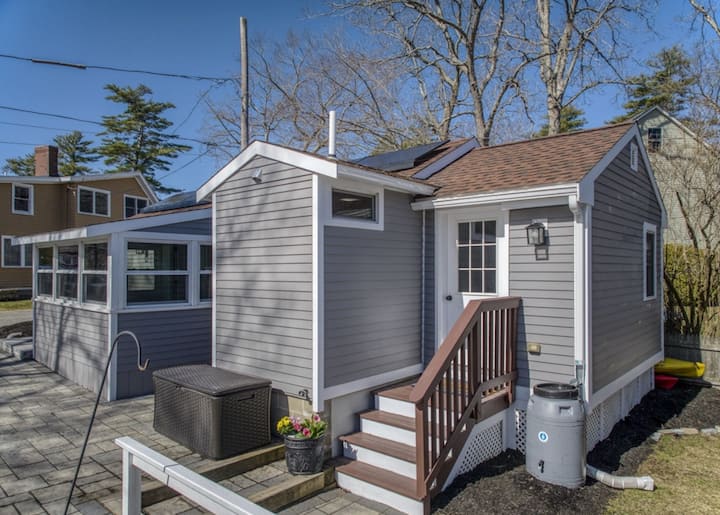 Tiny Cottage On Lake Attitash - Entire Place! - South Hampton, NH