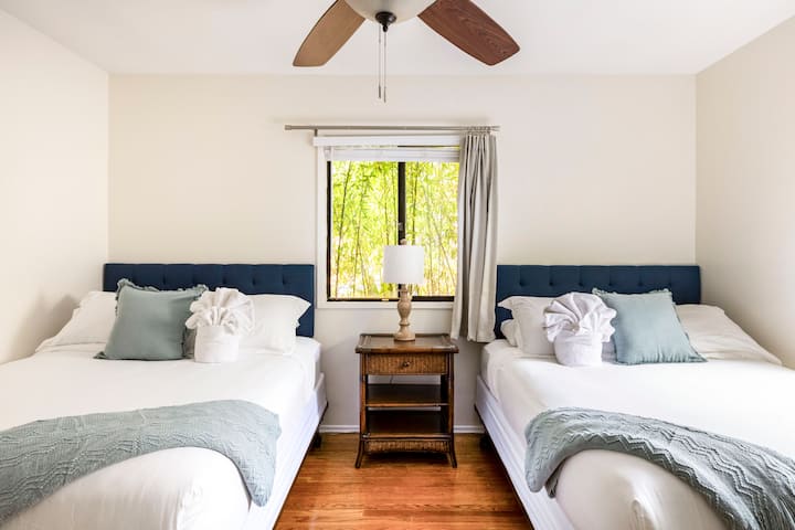 Pet-friendly, 2br, Walk To Beach, Tropical Patio - San Diego, CA