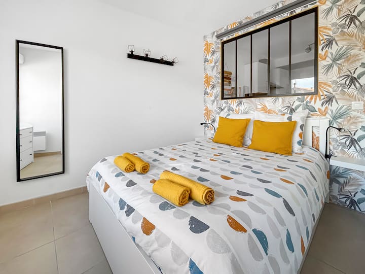 T2 : Terrasse, Parking Gratuit, à 2 Mns Du Port - La Ciotat