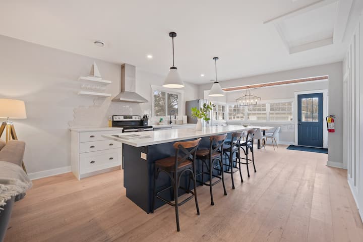 Hot Tub Haven! Steps To Bay Beach! Guest Favourite - Fort Érié