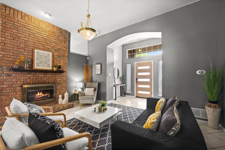 Spacious Home - 9 Miles From Stockyards - 포트워스