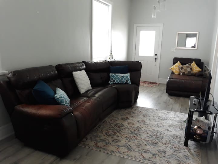 Paradise Home - Home Away From Home - Windsor