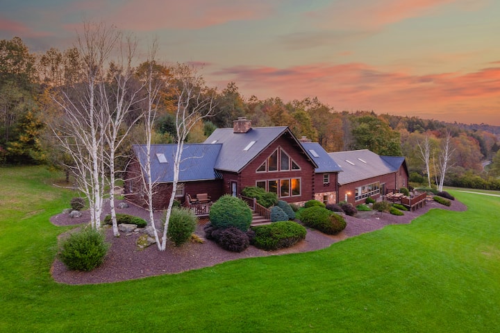 Mokoma Lake Lodge | Indoor Pool + Hot Tub - Pennsylvania
