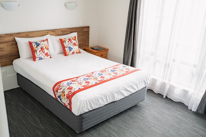 Studio Queen Room At Samhil Motor Lodge - Christchurch