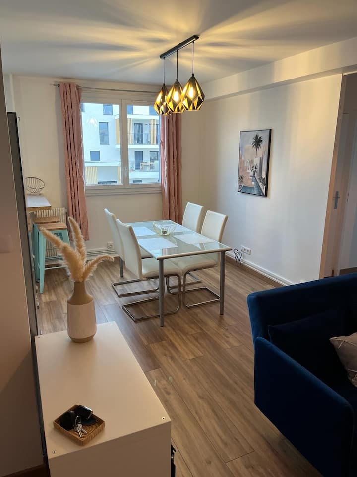 Logement Spacieux Rénové Avec Parking - Villeurbanne