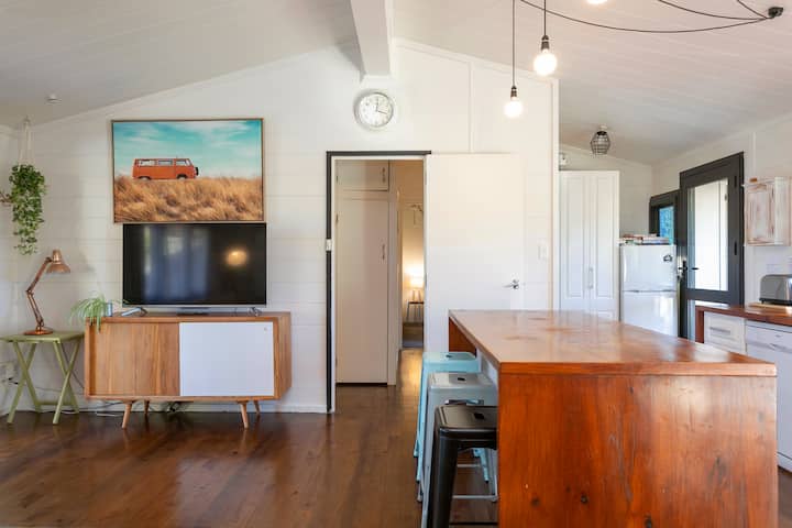 Walnut Cottage - Hot Spa & Private Outdoor Living - Taupō