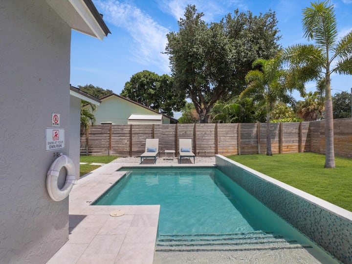 Delray Bungalow/ 3br 2ba East Delray Pool Home - Delray Beach, FL