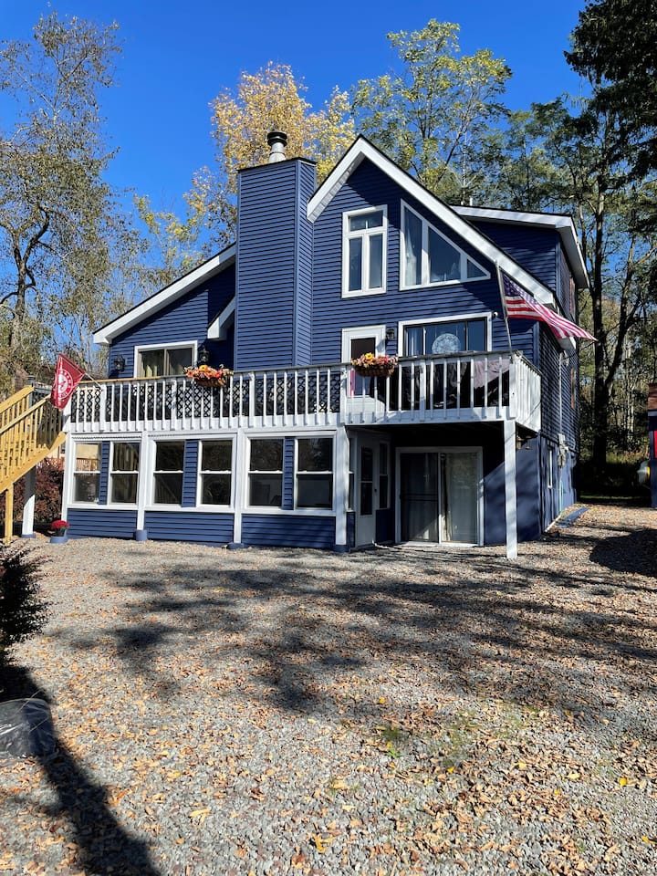 Spacious And Tranquil Lazy Lake Lodge Escape - Lake Wallenpaupack, PA