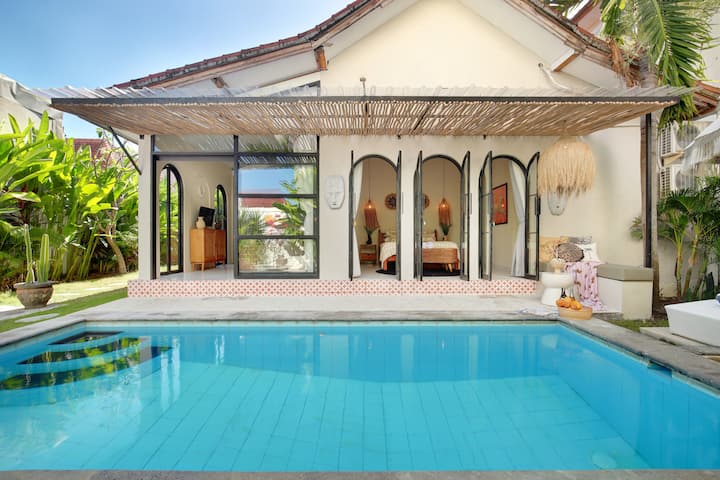 Villa Sobramesa Seminyak W/ Pool, Butler & Parking - Kuta