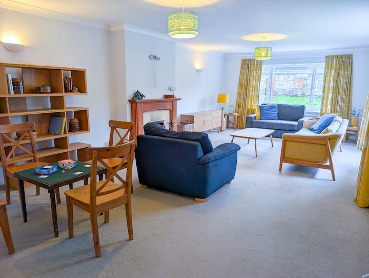 Spacious Family Retreat -Sleeps 10-12 - Cambridgeshire