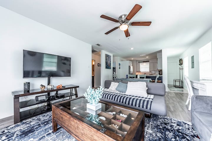 Family Retreat With Coastal -Island Vibes @ Kemah - Seabrook, TX