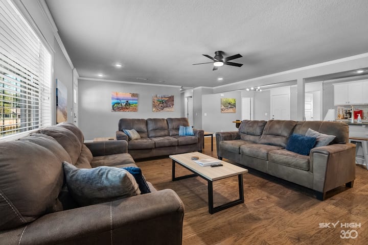 The Shredquarters-downtown Mtb Hangout - Bentonville, AR