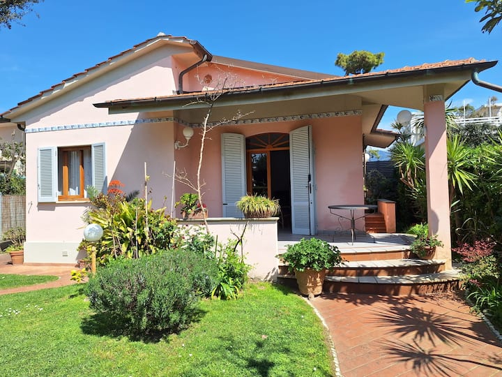 Villetta Rosa In Versilia - Marina di Pietrasanta