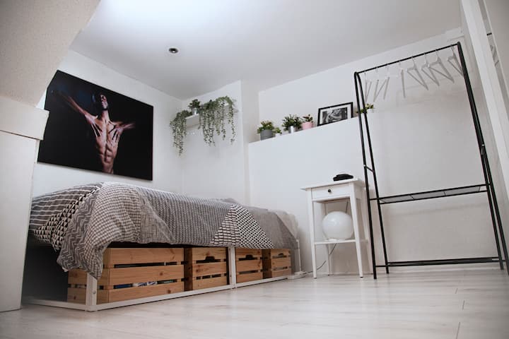 Private Double Room In Studio Warehouse - London