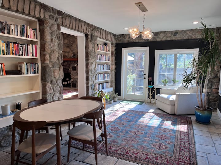 Stunning Private Canyon Home - 2 Bed/2 Bath - Burbank, CA
