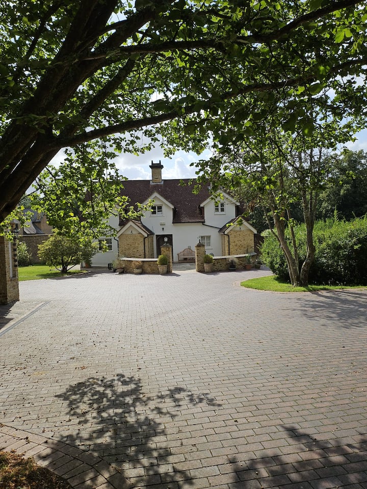 Exclusive Cottage In The Heart Of A Forest - Crawley