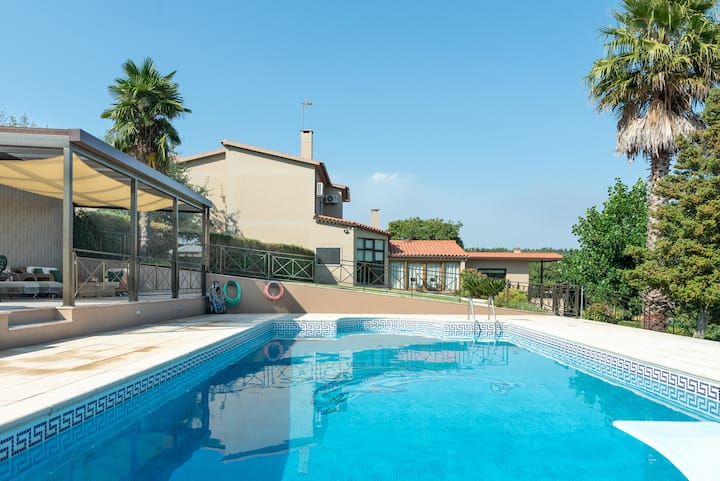 Retiro Aldeia: Moradia Inteira Com
Piscina Privada - Figueiró dos Vinhos