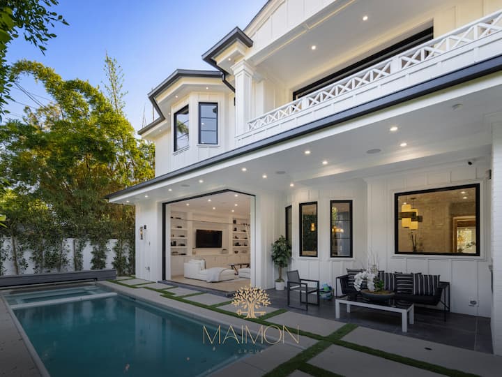Stylish Beverly Grove Villa With Poolside Escape - Beverly Hills, CA