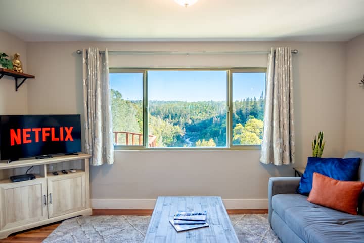 River View Guesthouse | King Bed + Fast Wifi - California