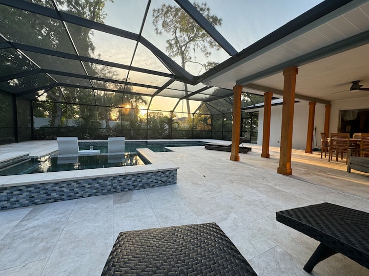 Stunning Saltwater Pool And Spa With Mature Fl Landscaping For Complete Privacy. - Bradenton, FL