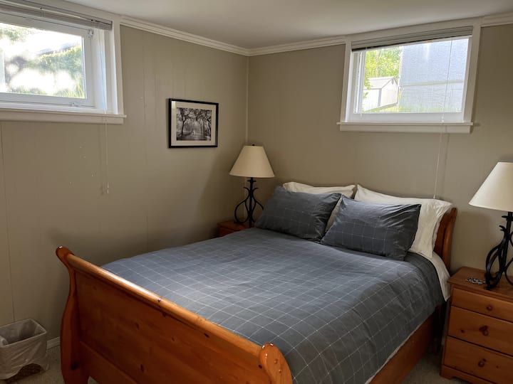 Near The Hospital - Quiet Basement Suite - Red Deer