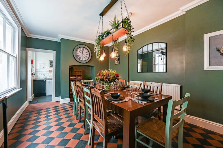 Beautiful Townhouse, Great Location - Pet Friendly - Cardiff