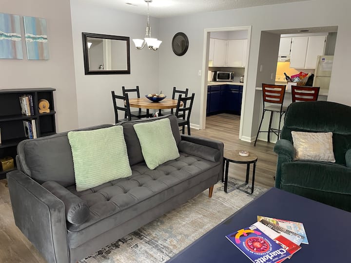 Calm & Convenient Near Uptown 2 Bed, 2 Bath - Charlotte