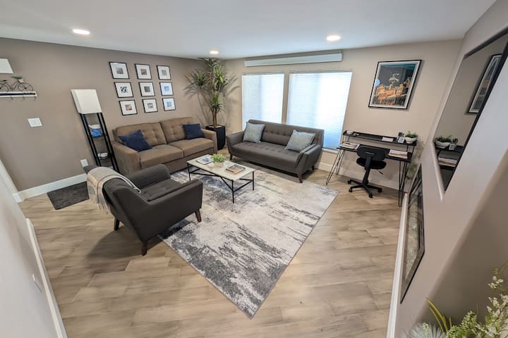 Modern Comfort In Prime Location: Remodeled Condo - Jackson, WY