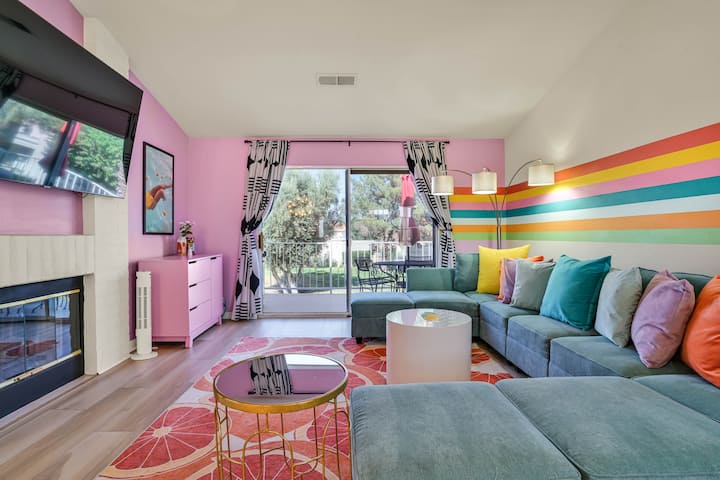 One Of A Kind - Hand Painted Desert Condo- Pets Ok - The Living Desert Zoo and Gardens, Palm Desert