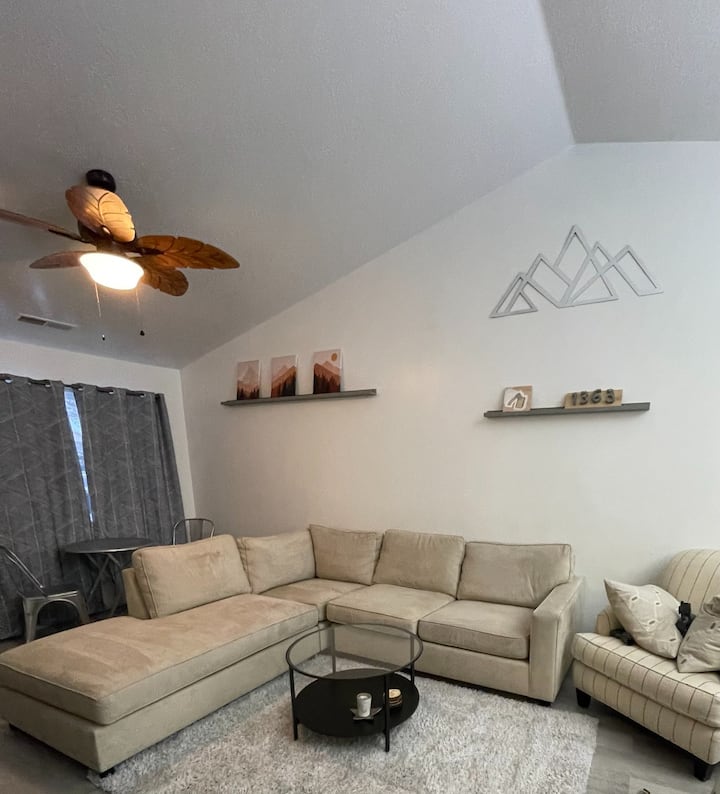 Holiday Haus Of Ogden, 3 Bedrooms, Large Backyard - Ogden, UT