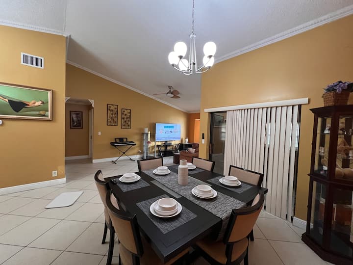 Entire Waterfront, Garden, Quiet Vacation Home - Seminole Casino Coconut Creek