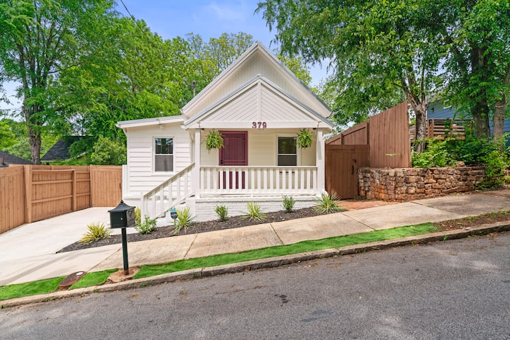 Quaint & Cozy Retreat W/ Skylight + Free Parking - Atlanta, GA