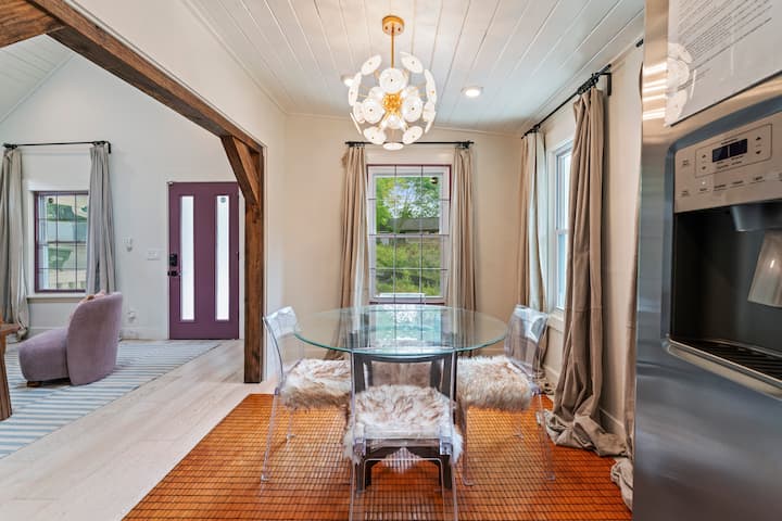 Cute & Cozy Stay; Skylight View + Free Parking - Atlanta, GA