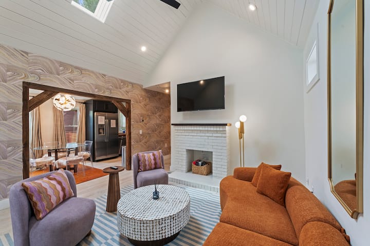 Your Sunlit Atlanta Escape | Cozy + Convenient - Atlanta, GA