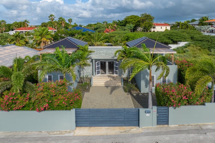 Casa Maria: Luxury Villa Steps Away From Beach - Curaçao