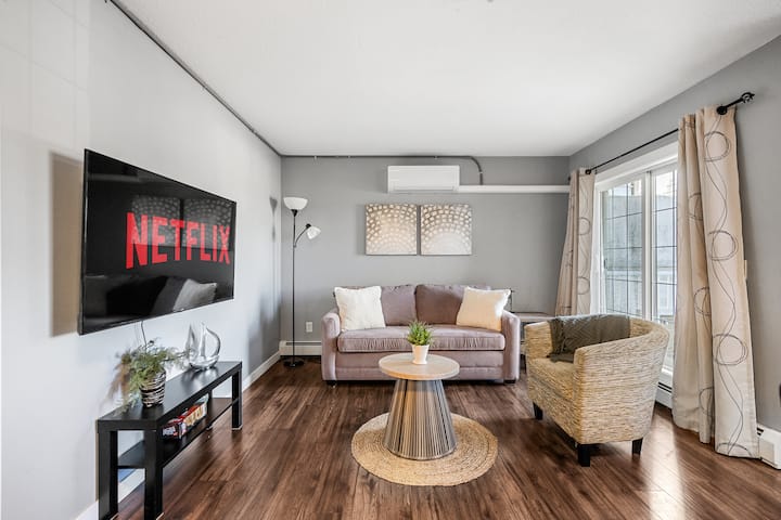 Stylish 3 Beds, Ug Park, Ac, Stampede & Saddledome - Calgary