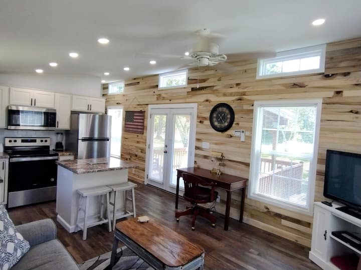 Quaint Cabin Retreat. - Crossville, TN