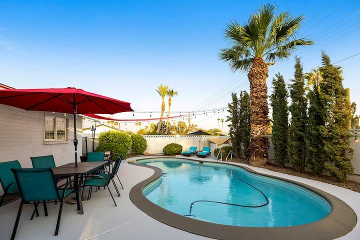 Heated Pool | Sport Court + Pool Table | Sleeps 12 - Tempe, AZ