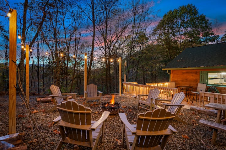 Secluded~ 3 Kings~ Games~ Hot Tub + Fire Pit~ Pets - Pigeon Forge, TN