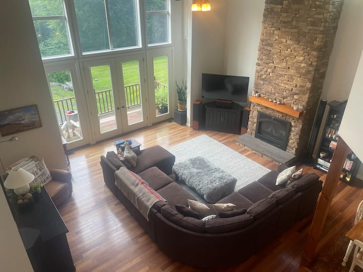 Beautiful 4-bedroom Mountain Home With Hot Tub - Waterbury Village Historic District